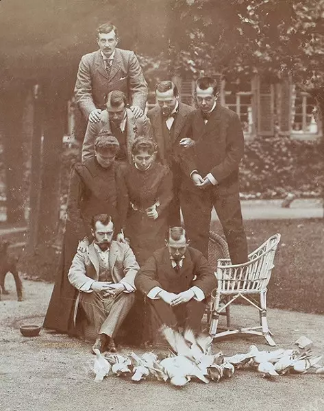 Tot die verjaarsdag van Kolyan: 9 van die mees idiotiese foto's van Nicholas II 76240_9