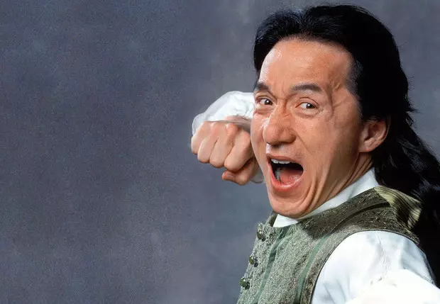 PHOOWO №1 - Jackie Chan: «بىر نەچچە كۈندىن كېيىن, داكا ياشلىرى, مەن ئۇنىڭ قولۇمدىن چاپلىشىپ كەتتىم ... چىش» نى كۆردۈم. چىمدىم.