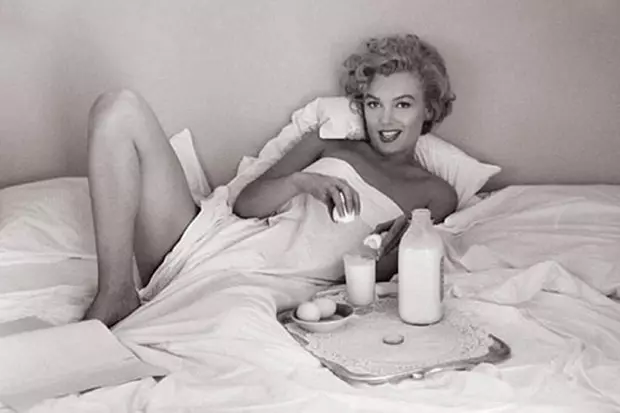 Fọtò №13 - Ọmọbinrin ti Ọjọ: Awọn fireemu 20 pẹlu Marilyn Monroe