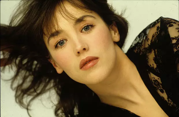 Foto Numero 1 - Knabino de la Tago: Isabelle Ajani