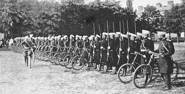 الصورة رقم 20 - تاريخ قيام قوات الدراجات