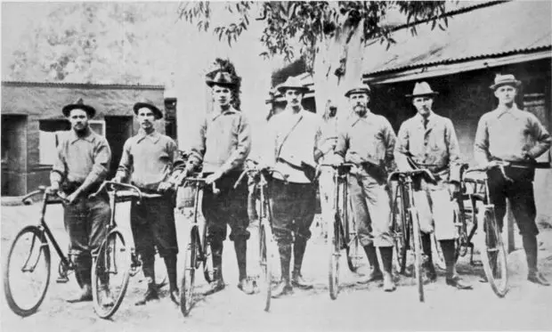 صورة №3 - تاريخ الحكام من قوات الدراجات