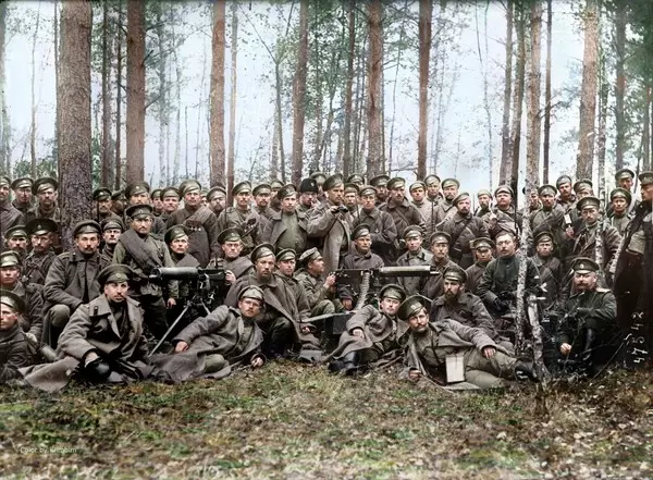 29 fotot e pikturuara të ushtarëve rusë në frontet e Luftës së Parë Botërore 76969_17