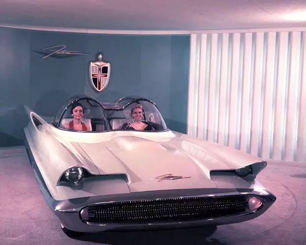 Распрацоўка канцэпт-кара Lincoln Futura абышлася ў чвэрць мільёна долараў. І гэта па цэнах 50-х. Па сённяшнім курсе гэта $ 2,5 мільёна!