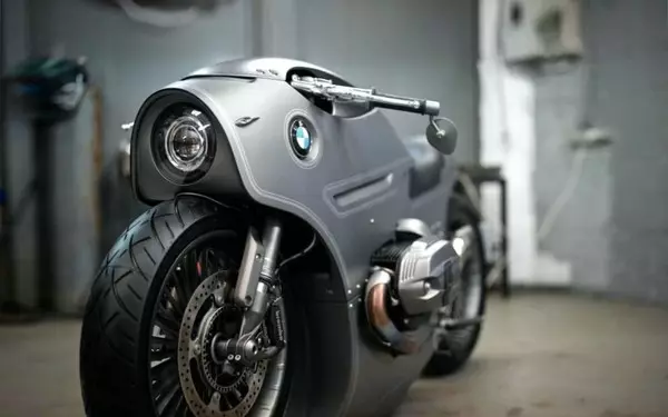 Moto futuristico BMW, realizzato in Russia 78358_4