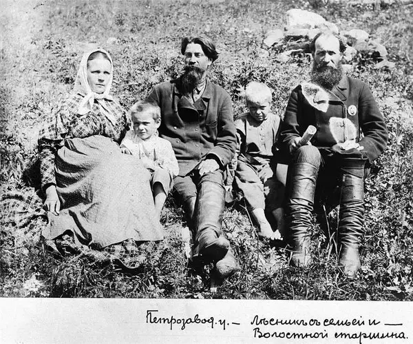 俄罗斯村庄XIX世纪在米哈伊克克鲁克夫斯基的照片 79546_19