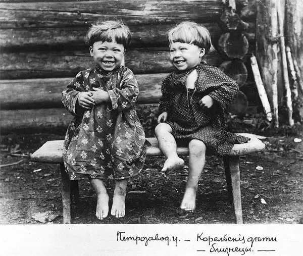मिखाइल क्रुकोव्स्की की तस्वीरों में XIX शताब्दी का रूसी गांव 79546_9