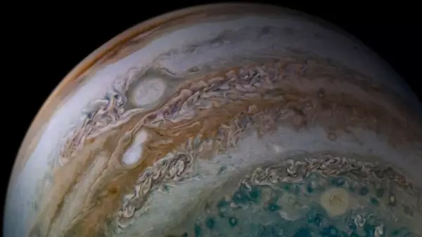 NASA ta raba sabbin hotunan saman duniya Jupiter 79573_5