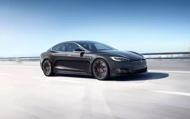 Foto №1 - Tesla verbessert d'Dynamik vun hiren Autoen duerch d'Netzwierk