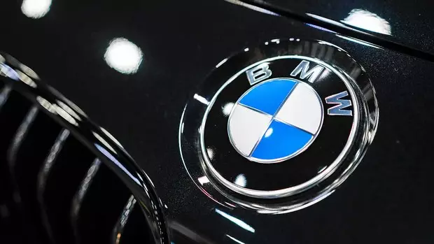 Foto №2 - Perché l'emblema BMW non è un'elica