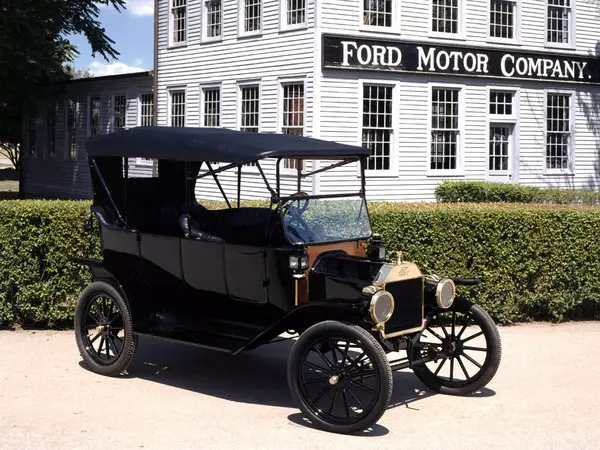 Por que as palavras de Henry Ford sobre carros negros não são verdadeiras 89405_15