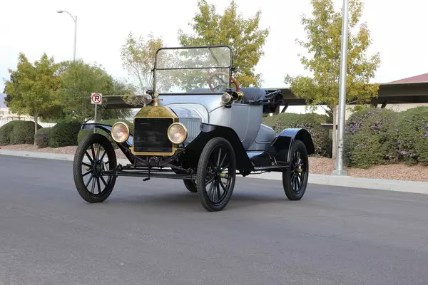 Wêrom de wurden fan Henry Ford oer swarte auto's binne net wier 89405_8