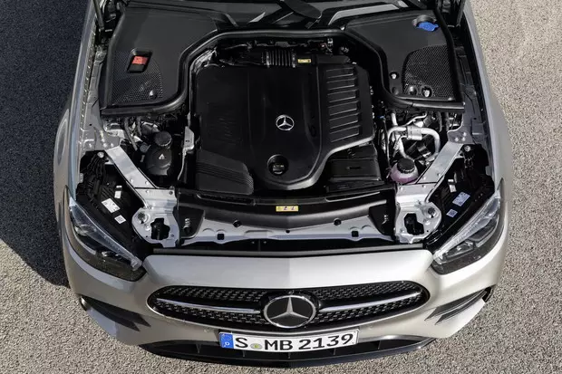 Foto číslo 5 - Aktualizované Mercedes-Benz E-Class Ukázalo sa, že je drahšie ako BMW