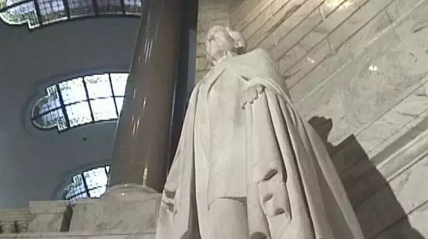 Hejmara Wêne 1 - Kî Monument of the Confederasyona Konfederasyonê ya li Dewletên Yekbûyî ji şûşek Bourbon re dît