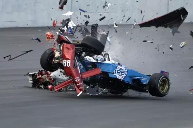 Foto №4 - un famoso piloto e campión paralímpico Alex Dzanardi entrou nun terrible accidente. De novo ...