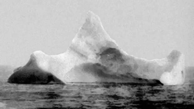 Foto yang diduga dari gunung es itu sendiri, merajuk 