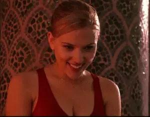 Hoto №2 - Zabi na gifs mai zafi tare da Scarlett Johansson Johansson don girmama ranar haihuwar da 'yan wasan kwaikwayo!