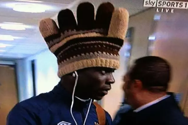 Foto nummer 1 - 9 af de mest idiotiske tricks Mario Balotelli!