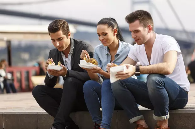 Foto Número 4 - O alimento máis útil en McDonaldse, KFC, Teremka e outras redes de comida rápida, segundo un nutricionista