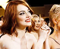 Foto №18 - Friday Valg af Sultry Gifs Smilende og Biglaze Emma Stone