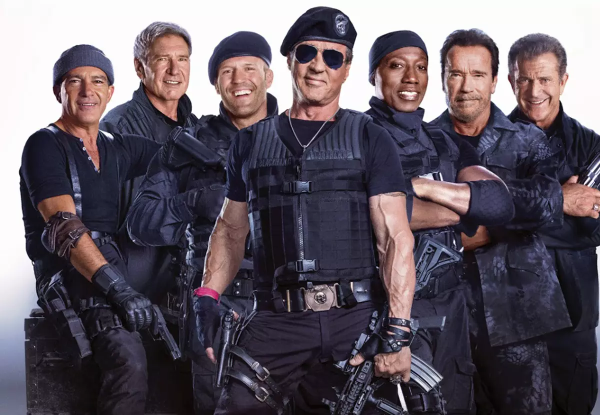 "Utgifter" Schwarzenegger, Stallone, Ford og Snipers er klokt av bratthet, kvinner og alderdom