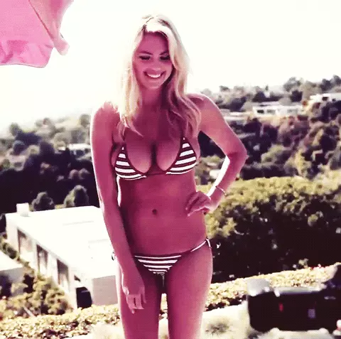 Lambar hoto 20 - Zabi na Jumma'a na Gifok Kate Upton in Bikini!