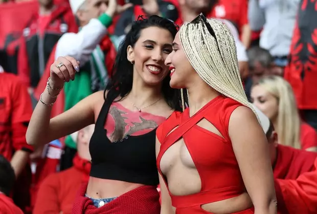 Hejmara Wêne 7 - Euro-2016 Sexy Fans - tenê sedemek ku meriv ji zeviyê binihêrin