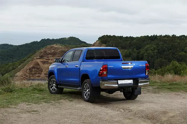 Toyota Hilux 2016 sinov haydovchisi