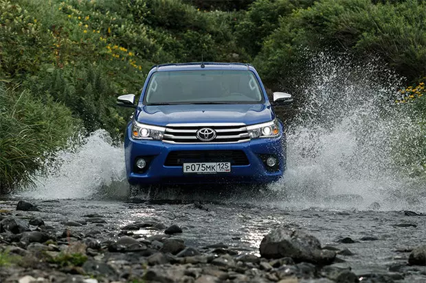 Testota Test Drive Toyota Hilux