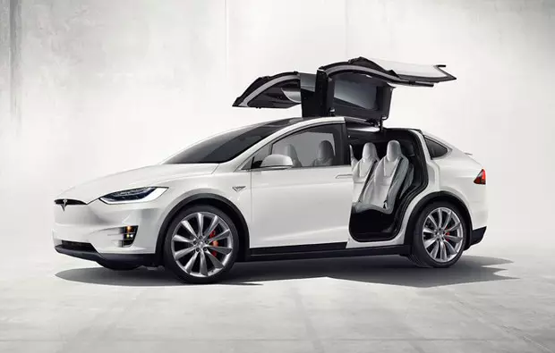 TESLA MODEL X.